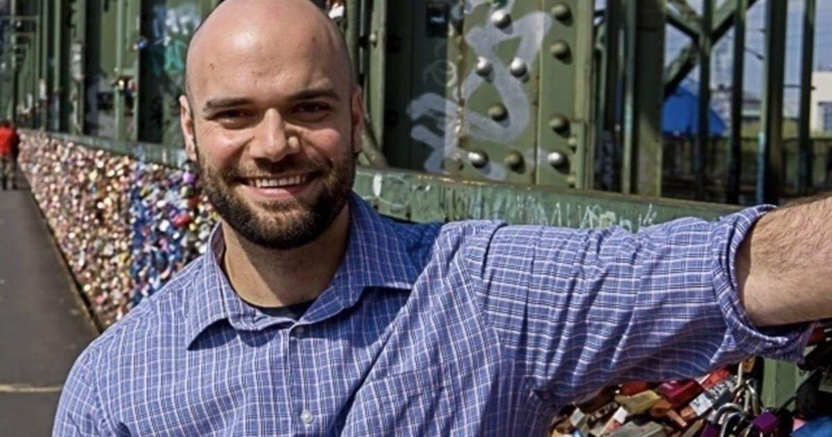 Joshua Grubbs receives Outstanding Early Career Award