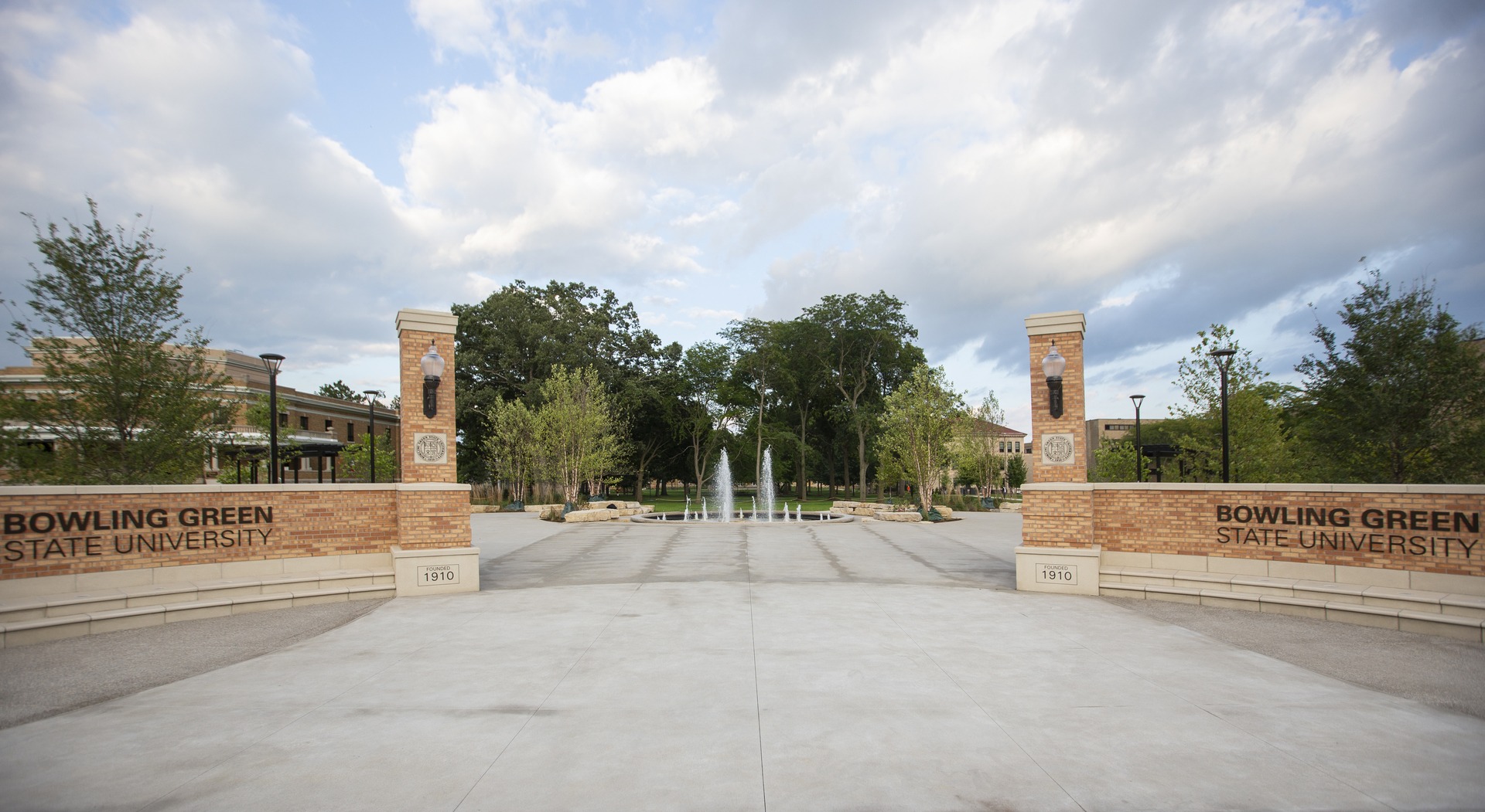 BGSU dedicates new Alumni Gateway during 100th Homecoming celebration